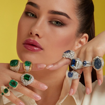 Sale Gold and Precious Stones Rings in Italy