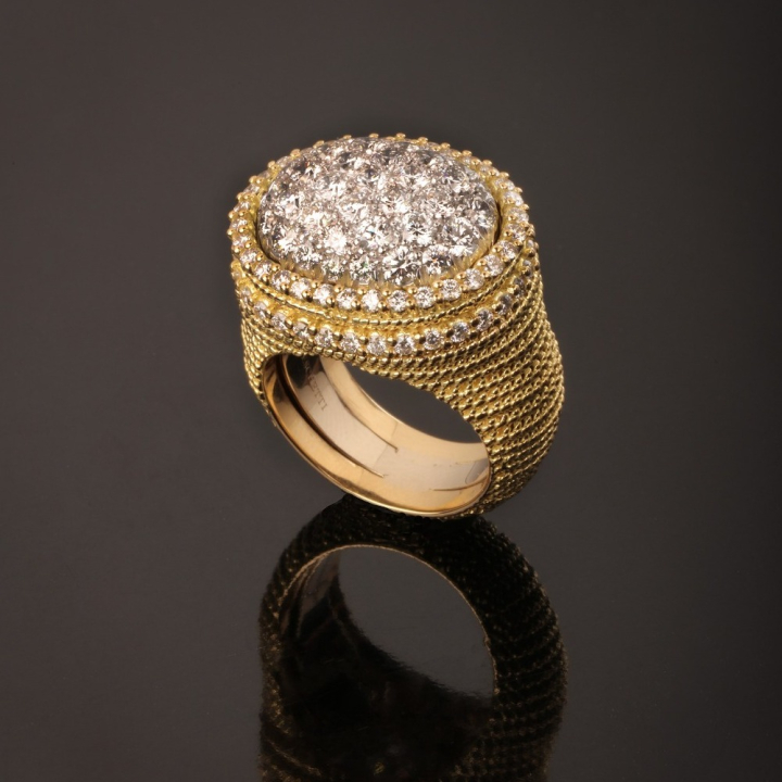 Sale Gold and Precious Stones Rings in Italy