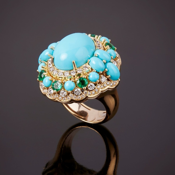 Sale Gold and Precious Stones Rings in Italy