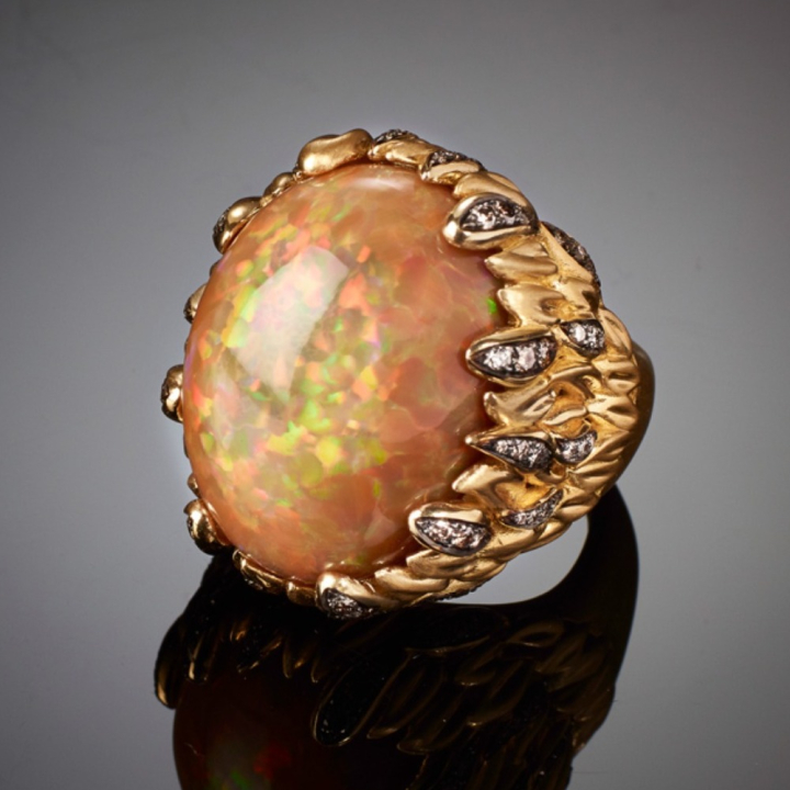 Sale Gold and Precious Stones Rings in Italy